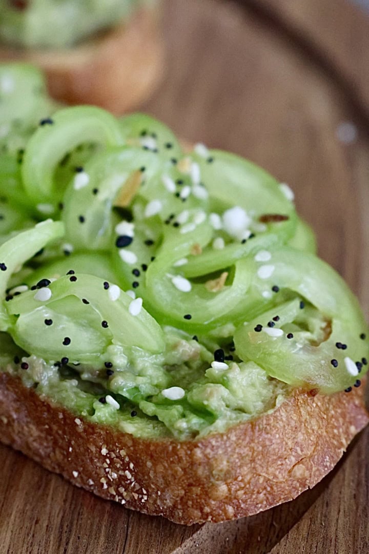 How to make Crunchy Avocado Toast in 5 minutes (plus 4 easy topping ...