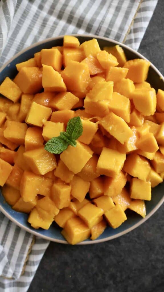 How to Cut a Mango - The Belly Rules The Mind